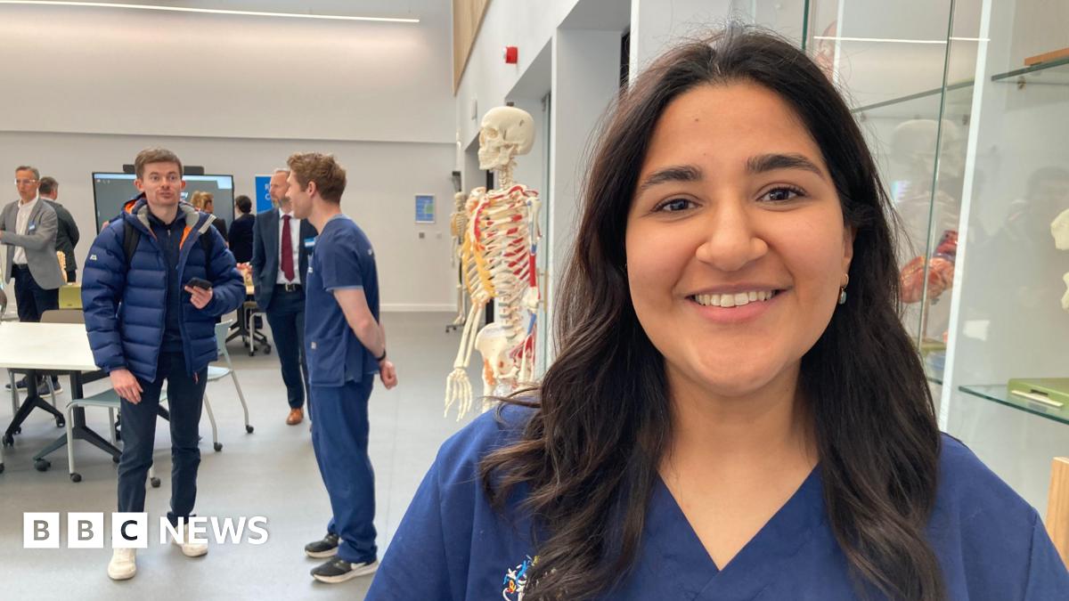 University of Worcester opens new medical school - BBC News