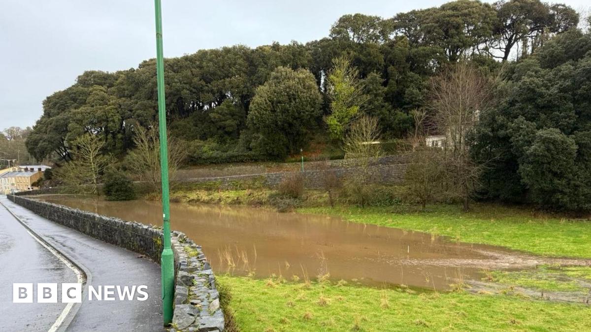 Guernsey: Wettest day recorded since the summer, says Met Office - BBC News