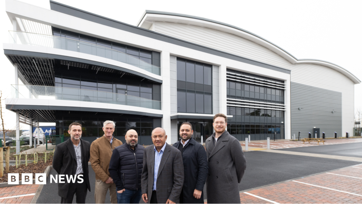 Paper manufacturer completes £30m expansion in Wolverhampton - BBC News