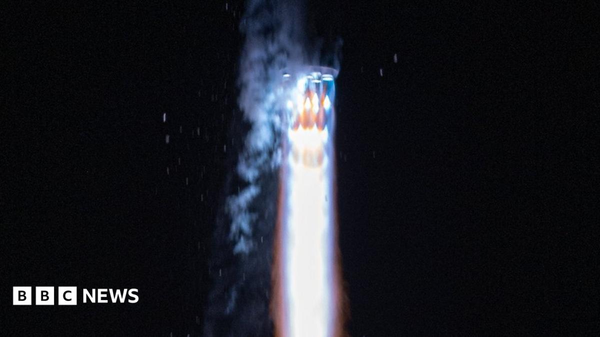 3D printed rocket takes to the sky over Florida - BBC News