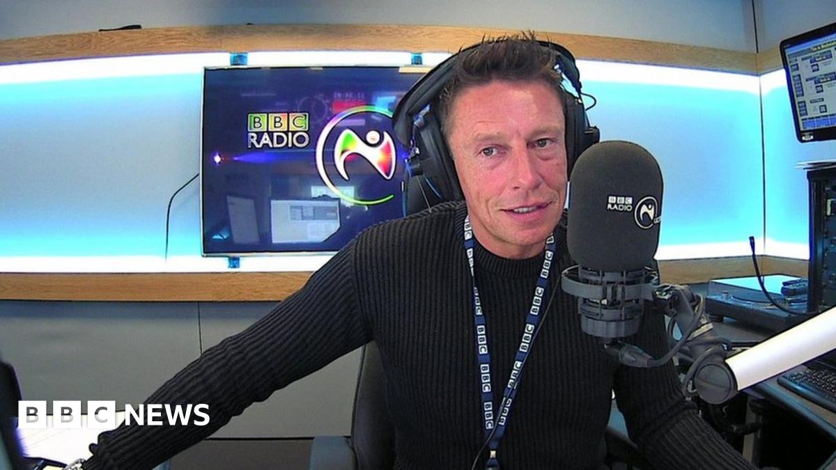 Stephen Clements: BBC Radio Ulster presenter dies age 47 - BBC News