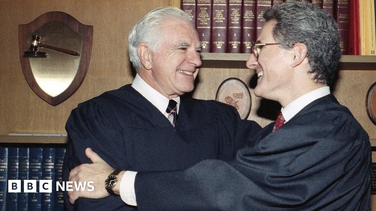Judge Joseph Wapner, star of The People's Court, dies aged 97 - BBC News