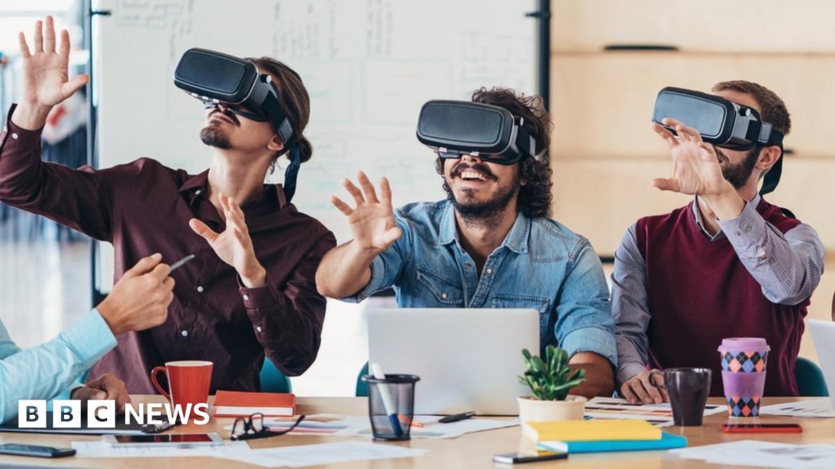 Virtual reality brings new vision to workplace training - BBC News