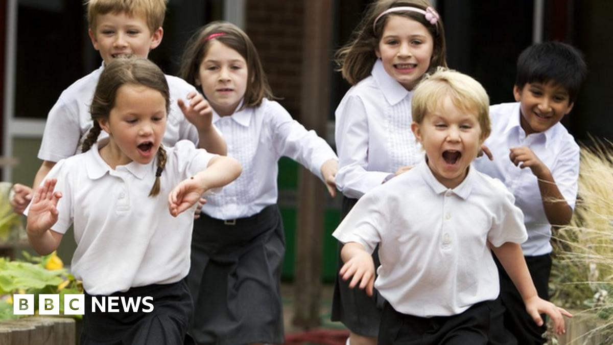 School break times 'cut short to cram in more lessons' - BBC News