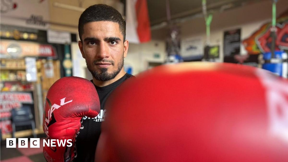 Refugee boxer gives back to Gloucester community - BBC News