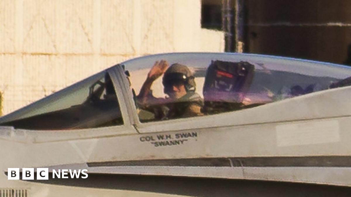 Death crash US jet pilot 'did not report issues' - BBC News