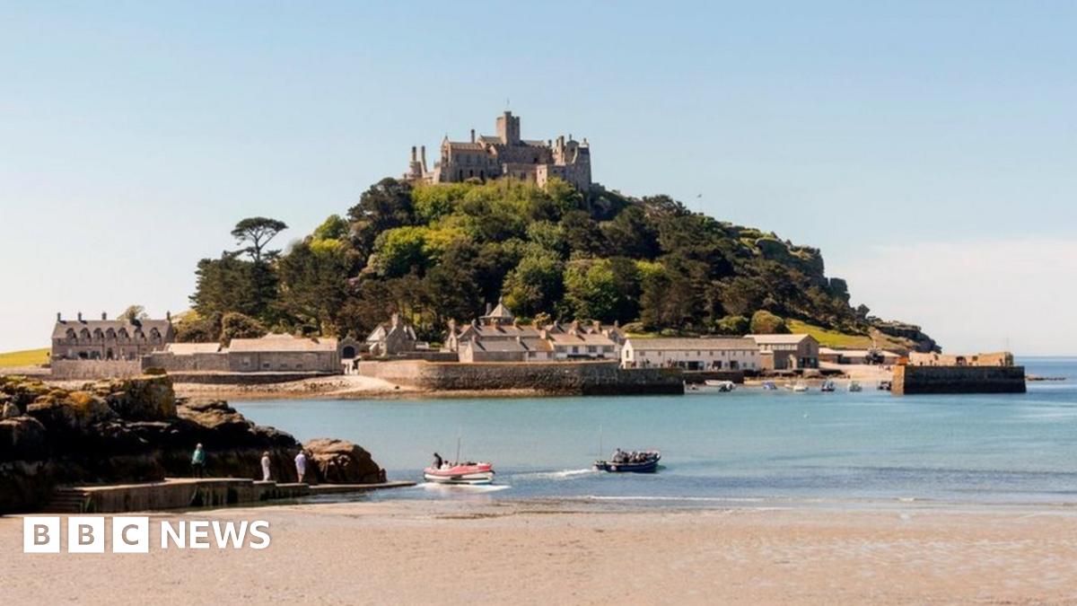 What's it like to live in a castle? - BBC News