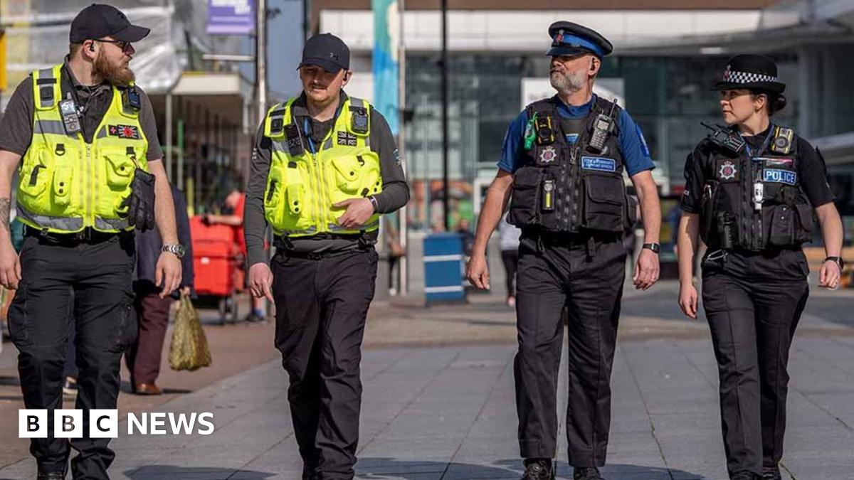Southend: Police issue dispersal order over planned beach event - BBC News