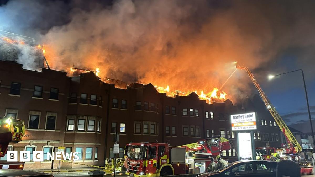 Difficult night after police station fire, says Met commander - BBC News