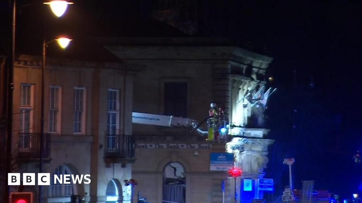 Explosion in Batley: As it happened - BBC News
