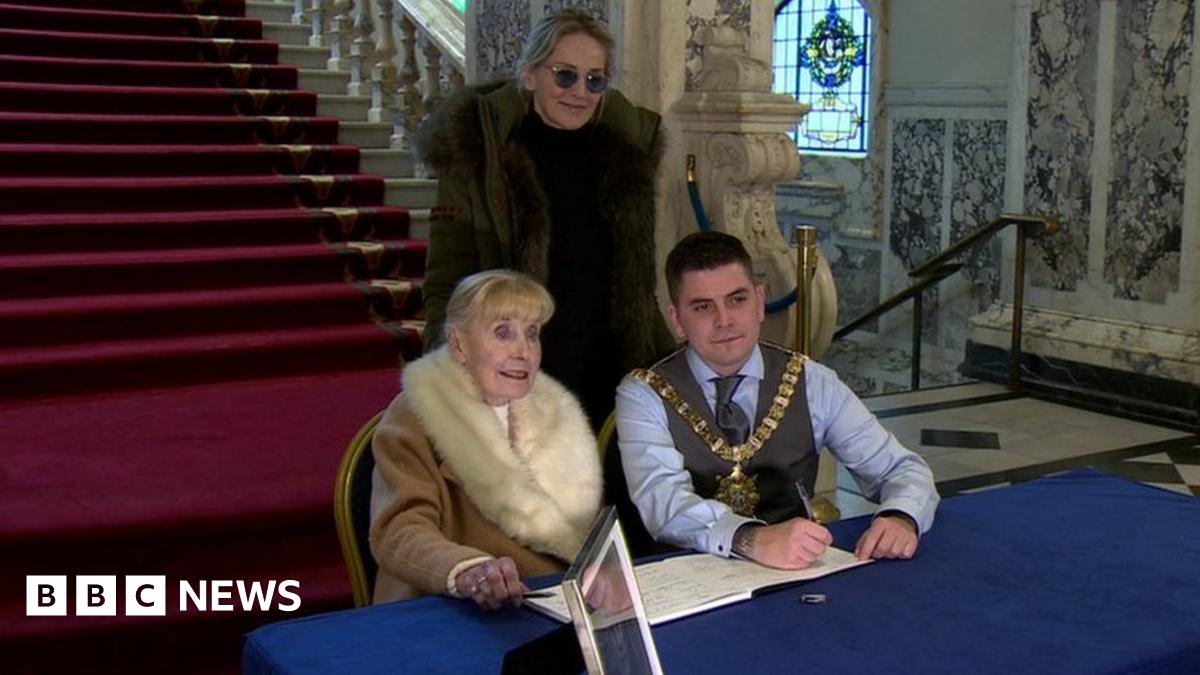 Seamus Mallon: Sharon Stone pays tribute to late Seamus Mallon - BBC News