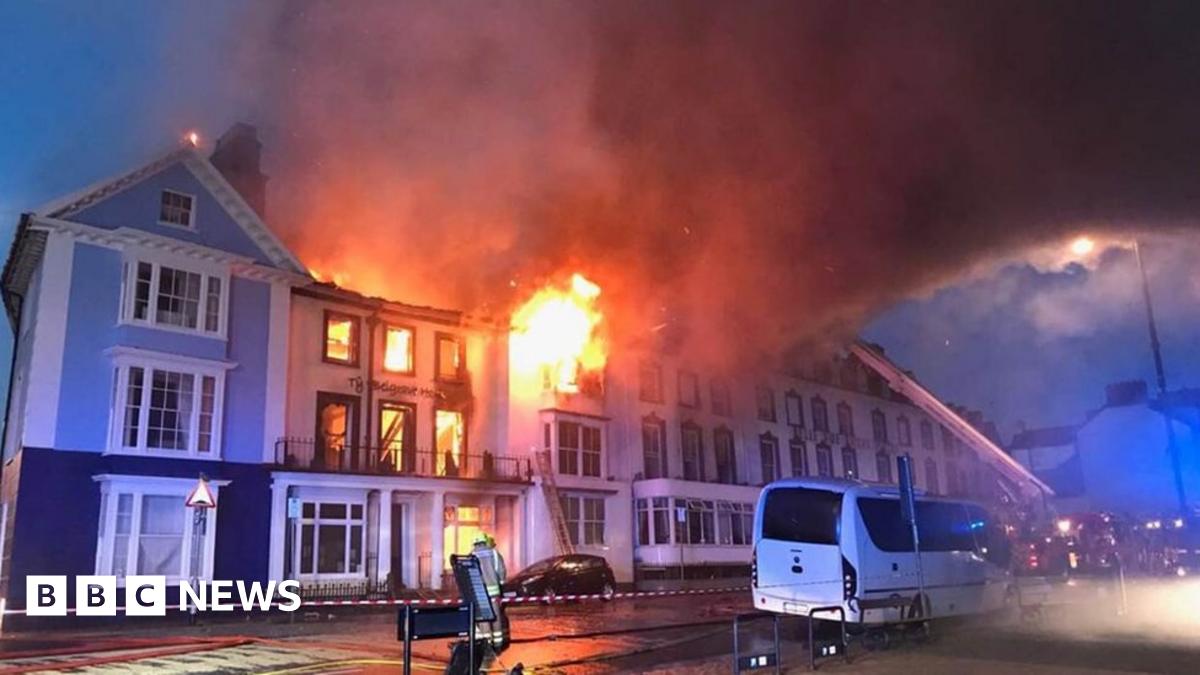Aberystwyth fire hotel still too dangerous to enter - BBC News