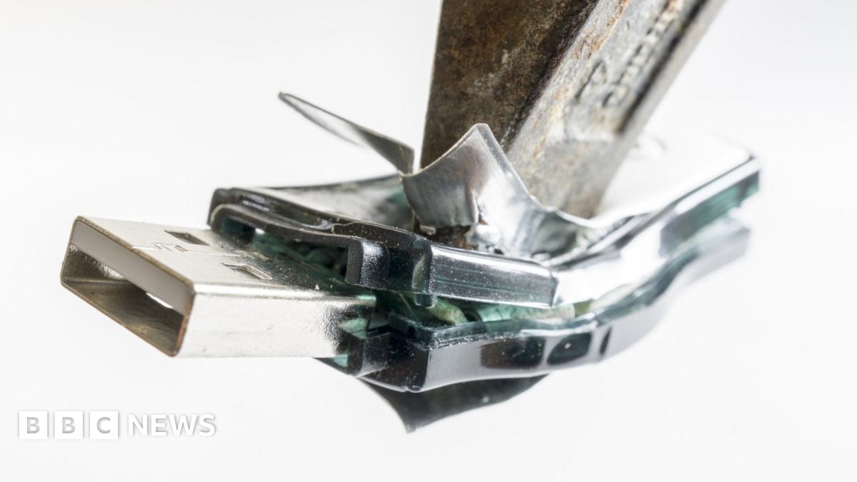 IBM workers banned from using USB sticks - BBC News