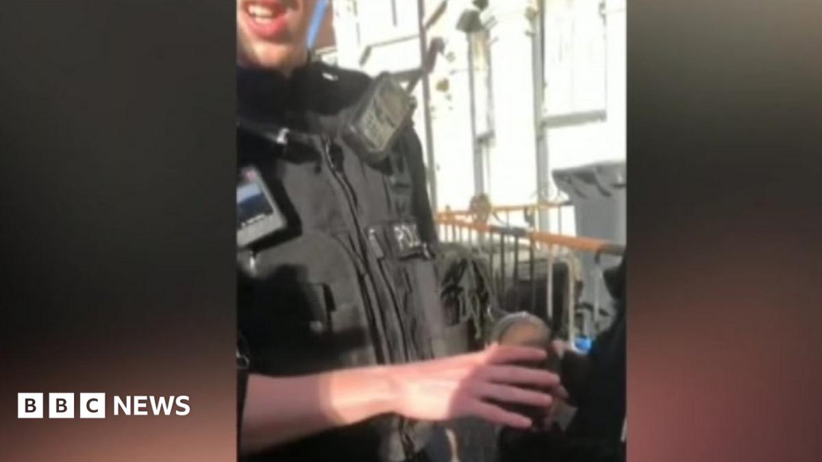 Concerns raised over arrest of black teenager in Bristol - BBC News