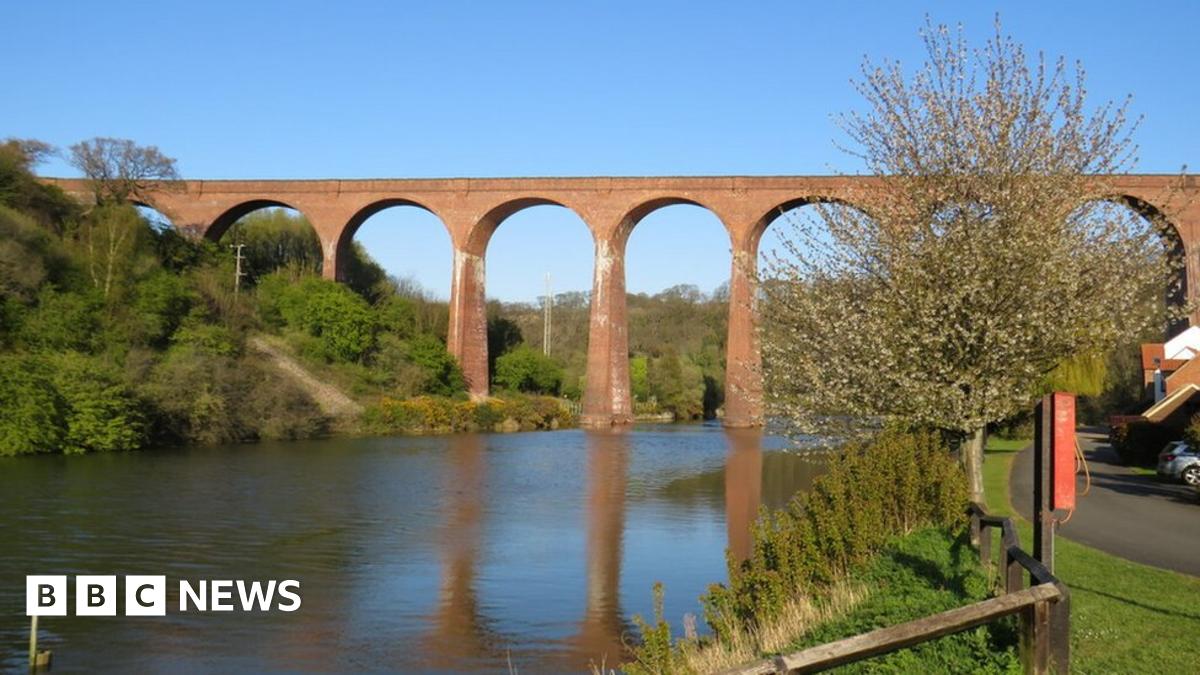 Whitby: Cyclist assaults walker on Cinder Track bike route - BBC News