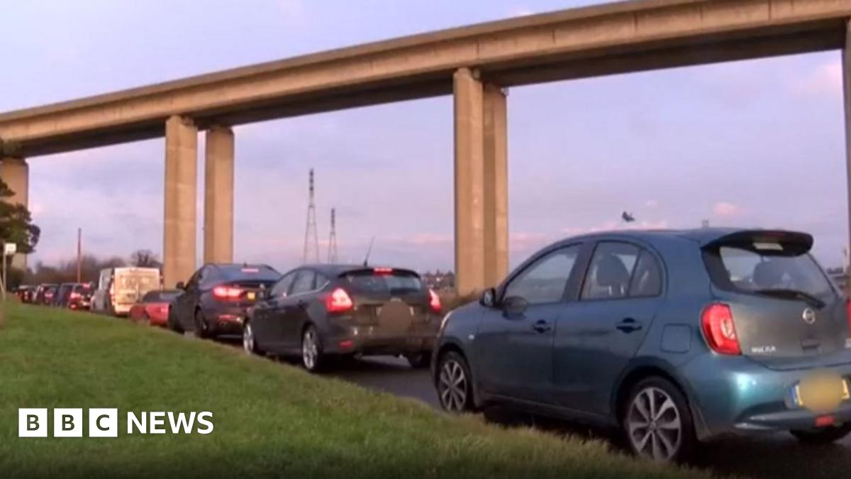 Orwell Bridge closed for 88 hours over past five years - BBC News