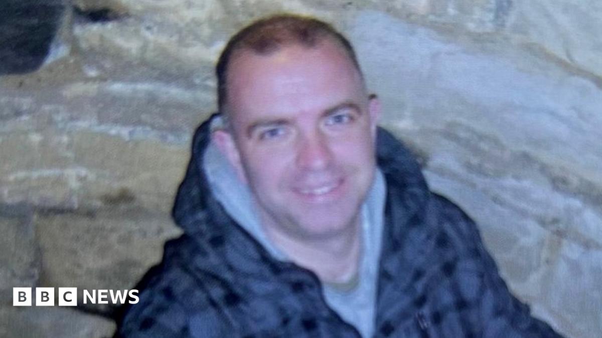 Covid: Tributes paid to City of Norwich School teacher Nick Stone - BBC ...