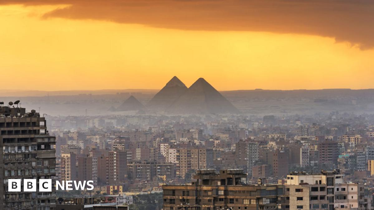 The shadow over Egypt: Looking for the disappeared - BBC News