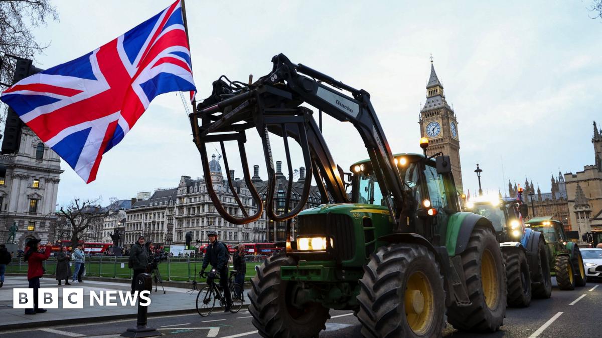 Tractors gather at Parliament in farmer go-slow protest - BBC News