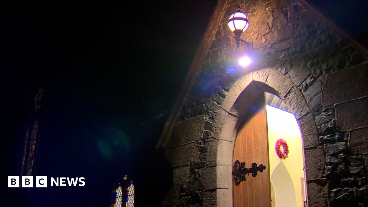 Church of Ireland opens doors to Catholic neighbours - BBC News
