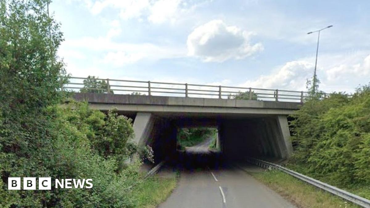 Harpenden recovery driver 'abducted' under M1 bridge on a call out ...