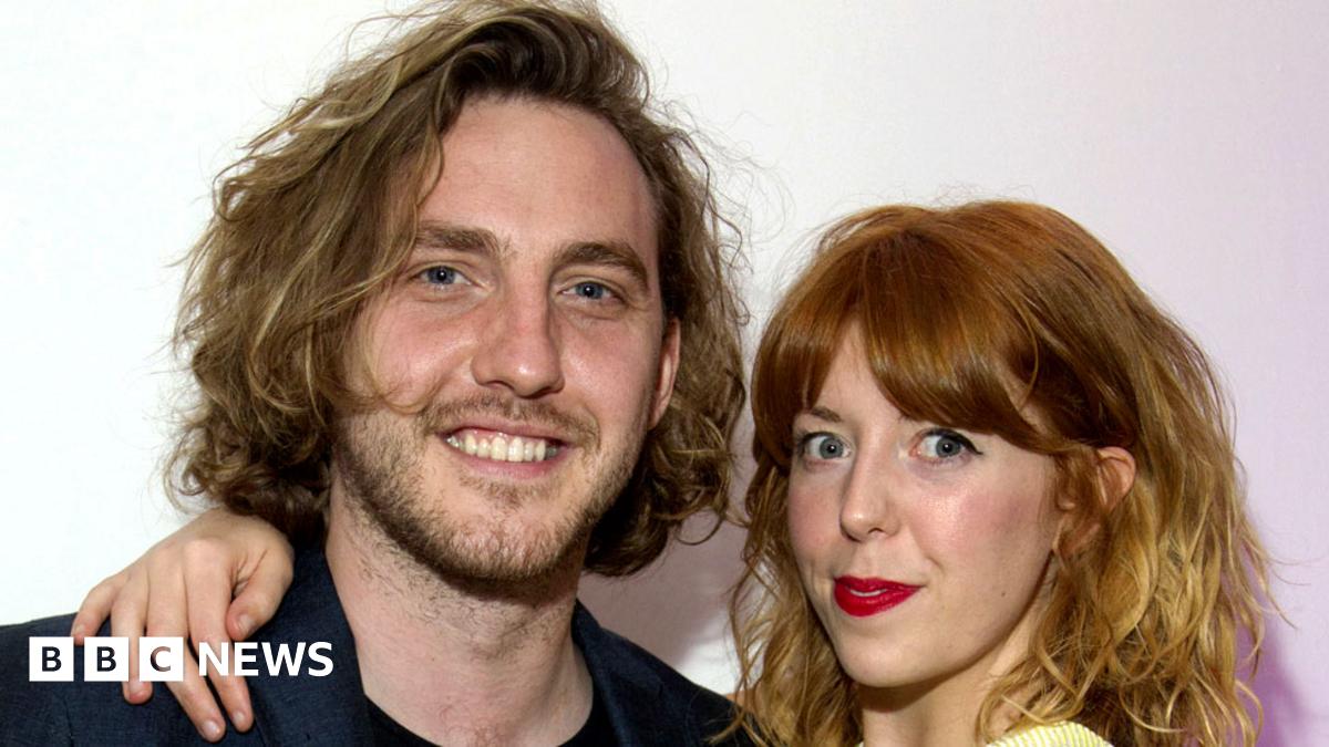Strictly: I am no victim, says Seann Walsh's girlfriend - BBC News