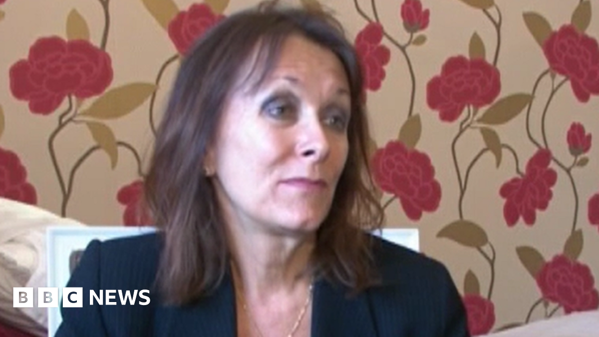 Leicester: GP who prescribed drugs to herself restored to work - BBC News