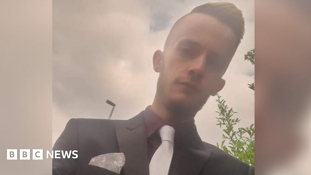 Murder charge after Somerset man, 24, dies in hospital - BBC News