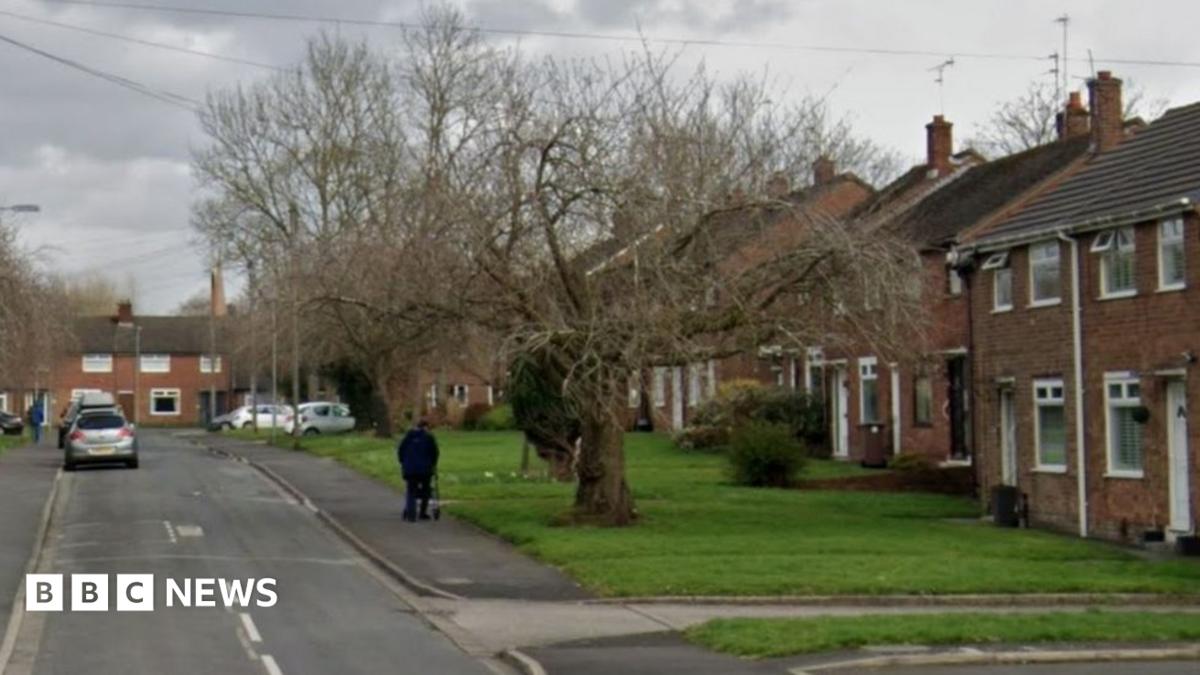 Three arrested for murder after assault victim dies - BBC News