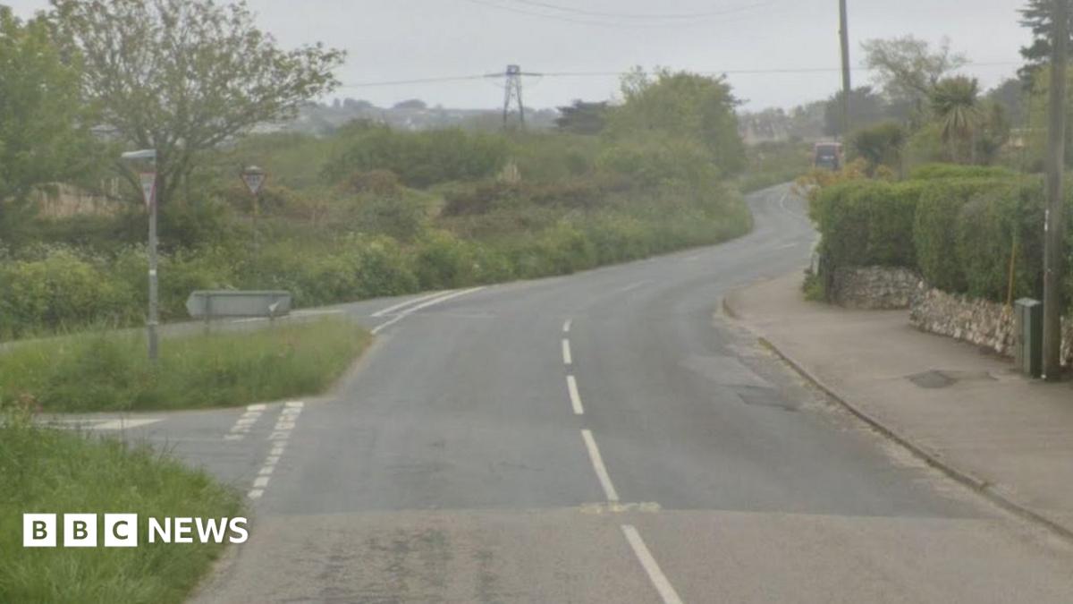 Appeal after motorcyclist seriously injured in Hayle crash - BBC News