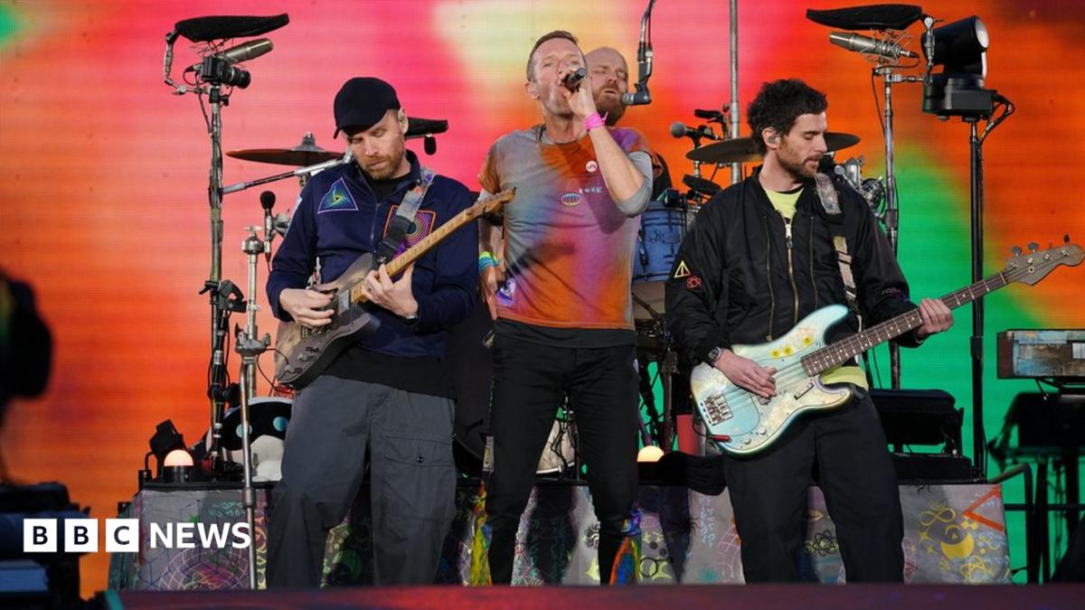 Coldplay: Are the band's fans as eco-conscious as them? - BBC News