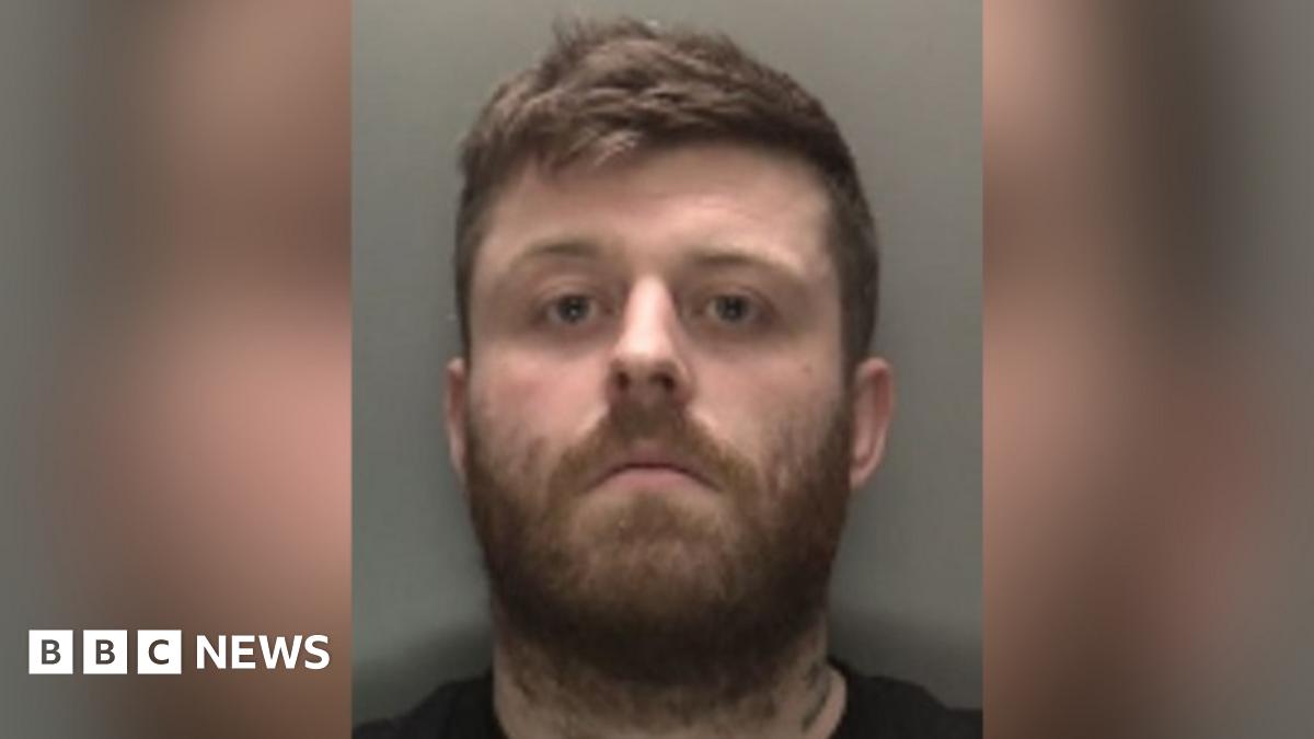 Loughborough: Man who strangled woman at railway station jailed - BBC News