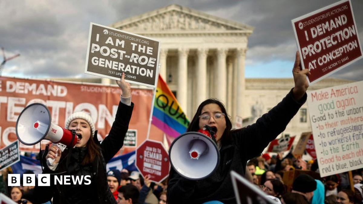 Thousands gather for first post-Roe March for Life - BBC News