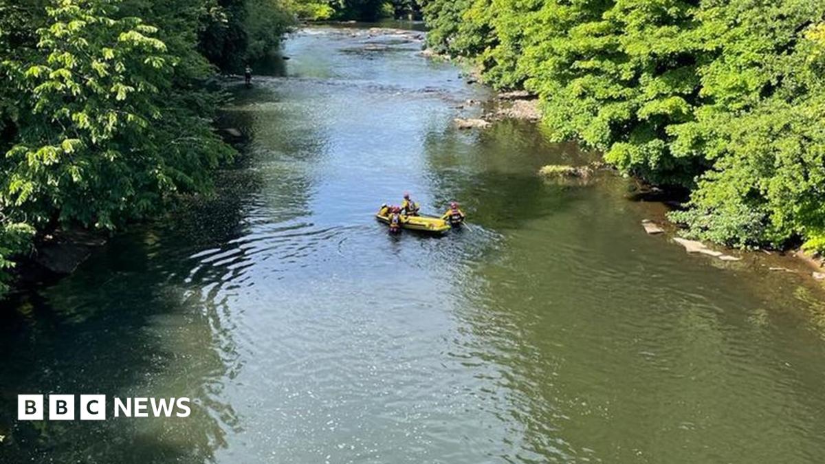 River Taff: One in hospital after Cardiff river search - BBC News