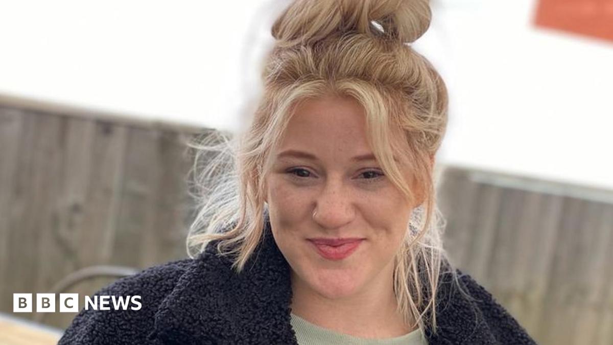 Grieving family says hospital failed mum who died in childbirth - BBC News