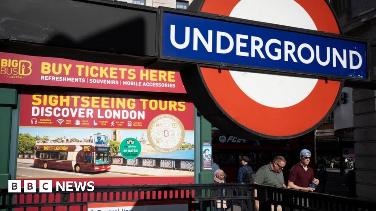 London tourist numbers bounce back after Covid - BBC News