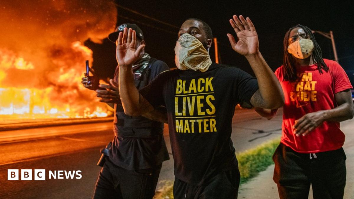 Striking news photos from around the world in 2020 - BBC News
