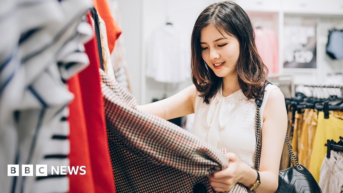 Sunny weather sees people splash out on new clothes - BBC News