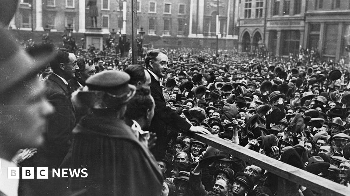 Irish Free State: Foundation marked 100 years on - BBC News
