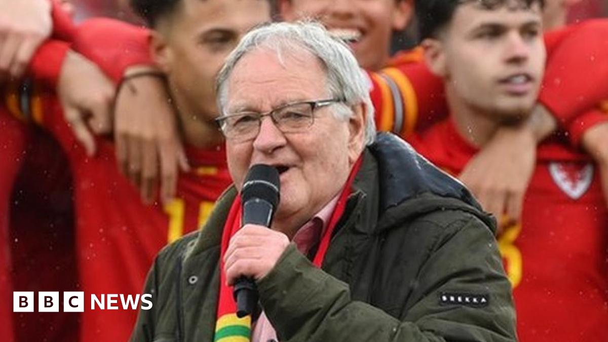 Dafydd Iwan: Fake plot to kill Prince Charles, says singer - BBC News