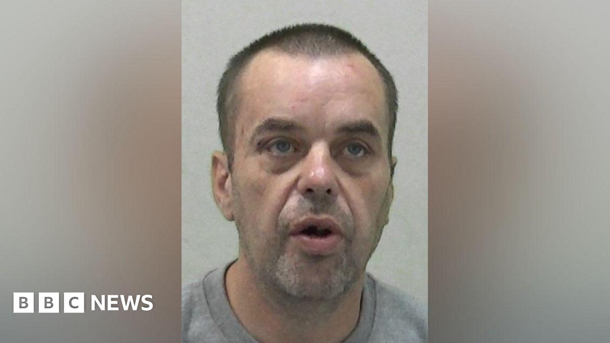 'Full-time burglar' tried to stab Byker charity shop manager - BBC News