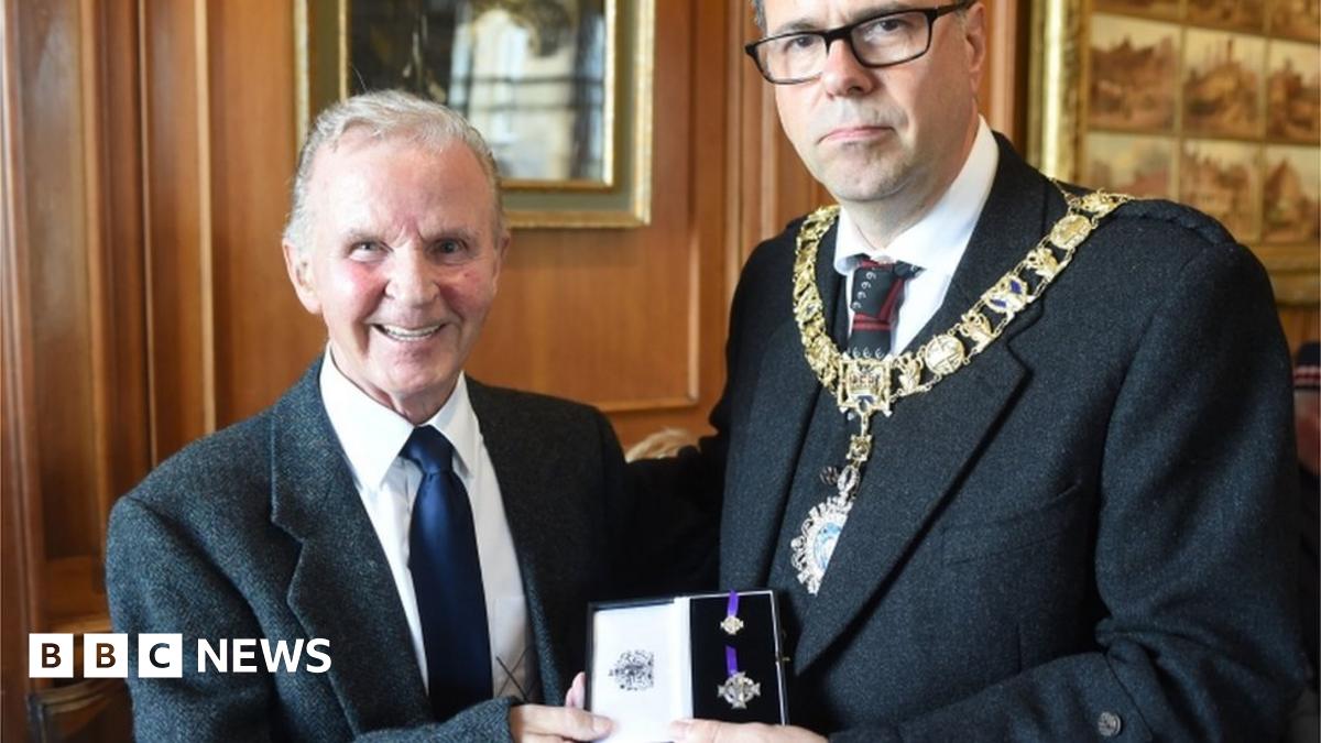 Medal honour for Korean war soldier Archie Clark - BBC News