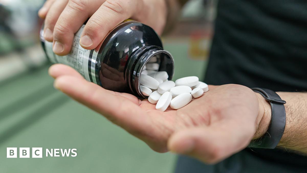 Sarms: Illegal muscle drugs sold in UK shops, BBC finds - BBC News