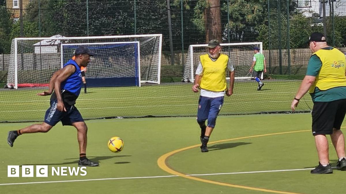 Richmond coach aims to bring diversity to walking football - BBC News