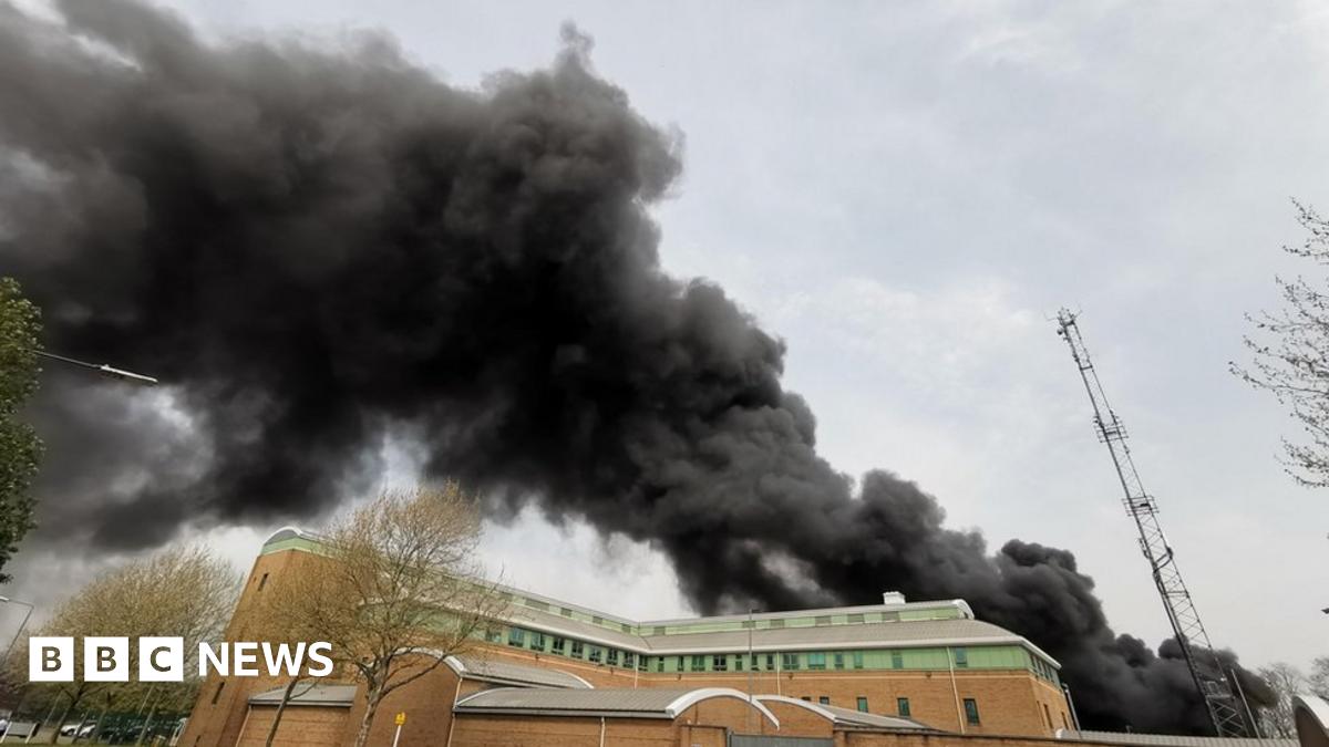 Explosions heard in Derby city centre after blaze - BBC News