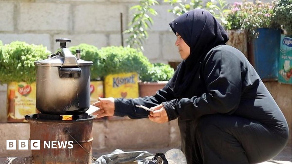 Syria: Food aid to 3m people at risk after UN stalemate - BBC News