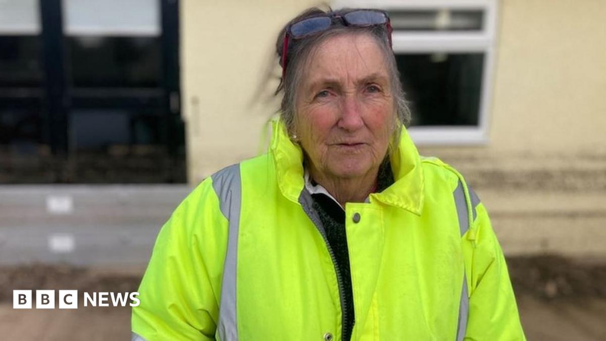 Environment Agency slammed for 'useless' flood defences - BBC News