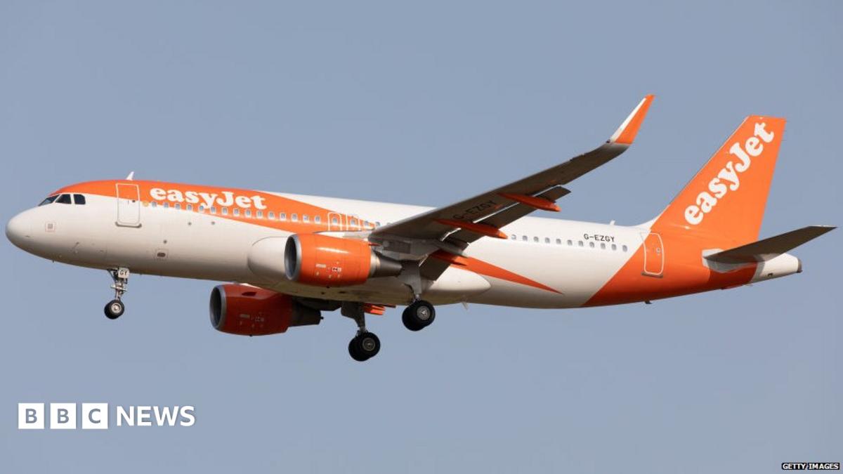 Woman removed from EasyJet plane for not wearing mask - BBC News