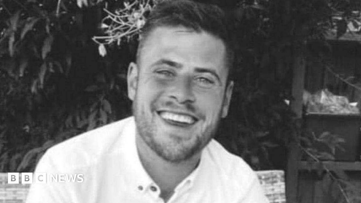 Eynsham man's loved ones found football club in his memory - BBC News
