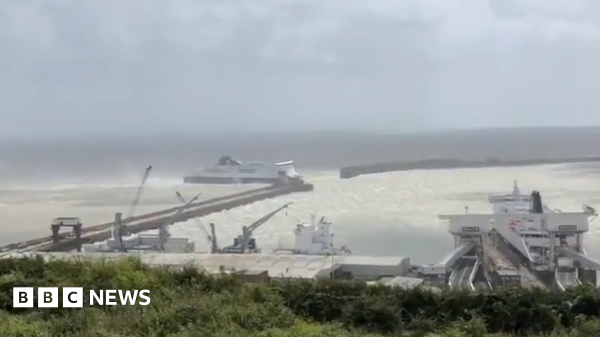 Dover: Ferry passengers stuck at sea due to high winds - BBC News